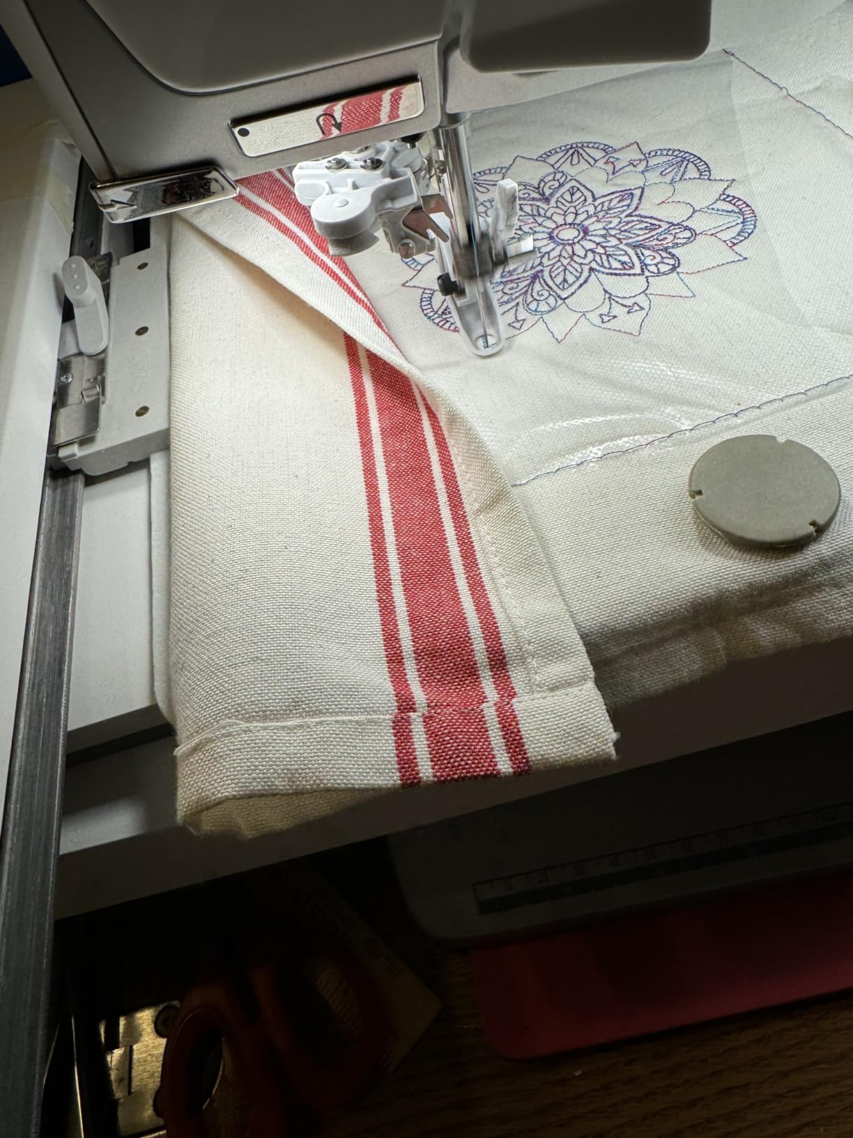 How to Use the BERNINA Medium Clamp Hoop for Effortless Quilting and M ...